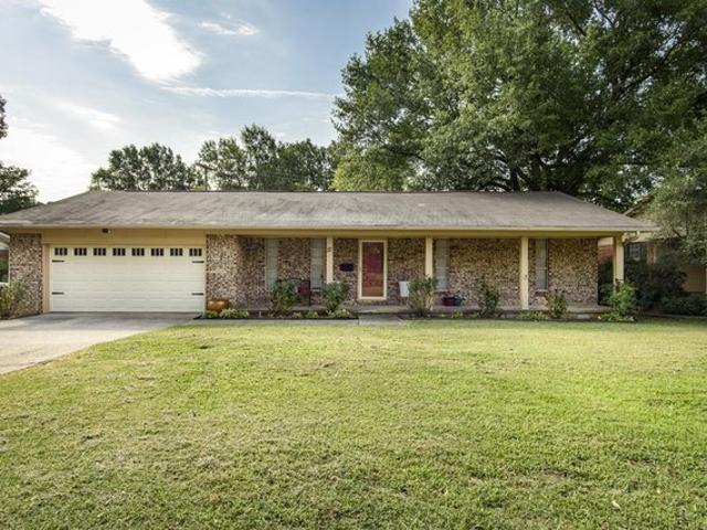 17 Bradford Dr, Little Rock, AR 72227