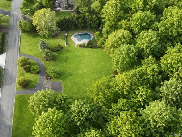 17 Briarwood Ln, Suffern, NY 10901