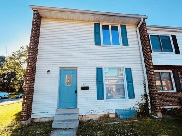 17 Canoe Ct, Newark, DE 19702