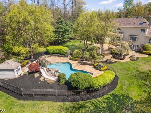 17 Carlisle Ct