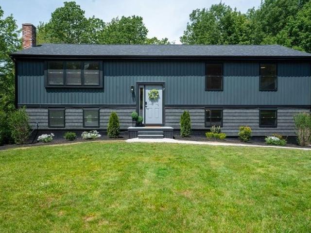 17 Carriage Rd, Cumberland, ME 04110