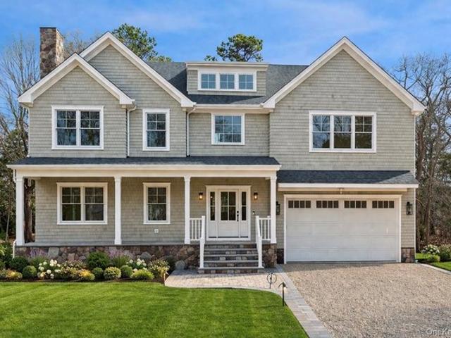 17 Cedar Ln, East Patchogue, NY 11772