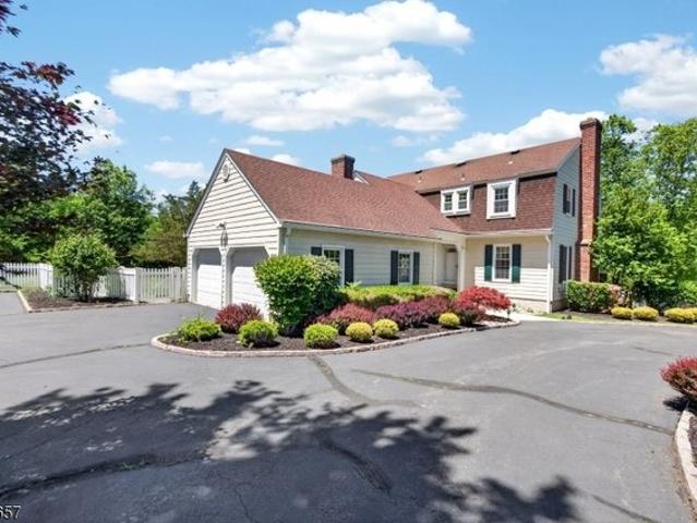 17 Cedar Rd, Readington Twp, NJ 08889