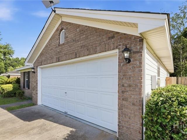 17 Chapel Dr, Savannah, GA 31406