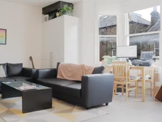 17 Charteris Road, London, NW6 7HD, United Kingdom | 3 bed apartment for rent #154570459 | Rentberry