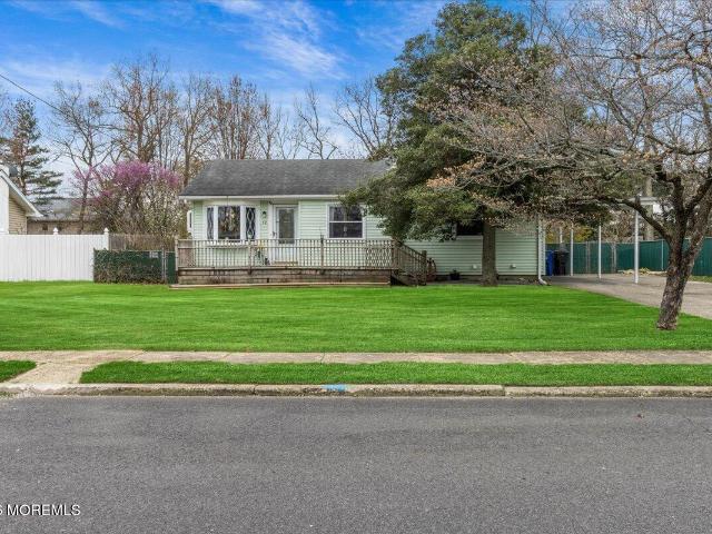 17 Chestnut Hill Dr, Toms River, NJ 08755 | MLS #22610 | Compass