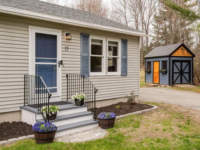 17 Christopher Rd, Gorham, ME 04038