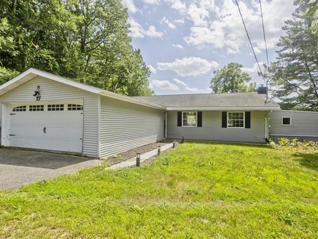 17 Congamond Rd, Southwick, MA 01077
