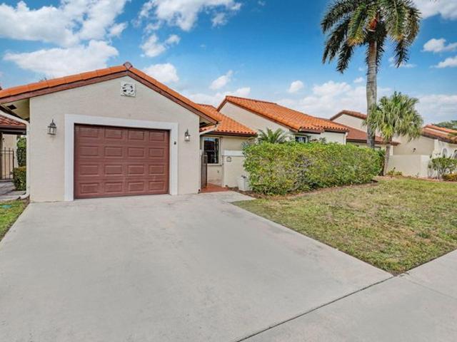17 Columbia Ct, Deerfield Beach, FL 33442