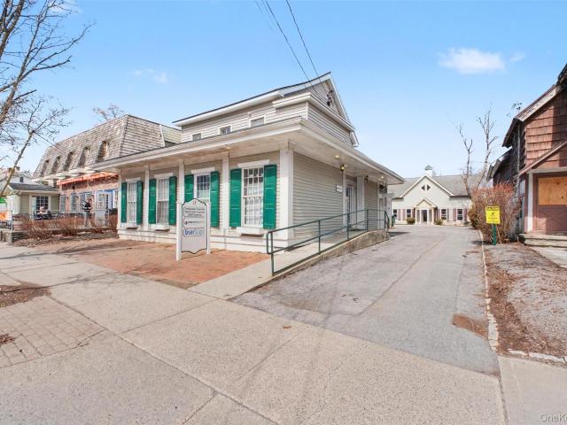 17 Collegeview Avenue