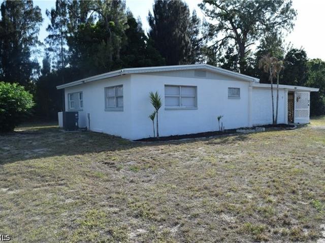 17 Colorado Rd, Lehigh Acres, FL 33936