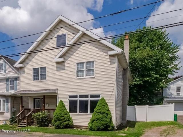 17 Cotton Ave, Hudson, PA 18705