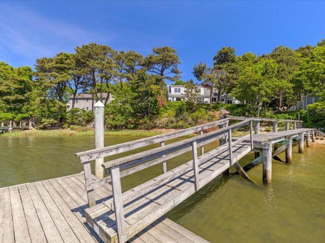17 Cove Lane