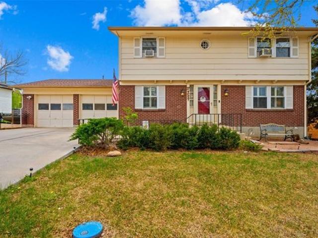 17 Clover Cir, Colorado Springs, CO 80906