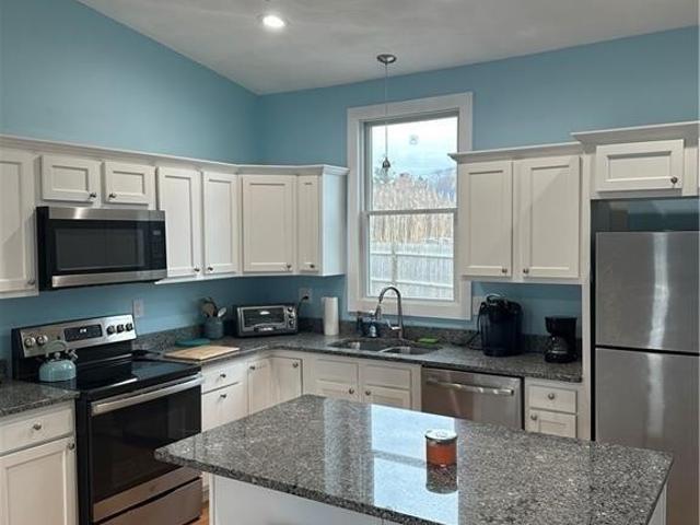 17 Crescent Rd, Middletown, RI 02842 | MLS #1396 | Compass
