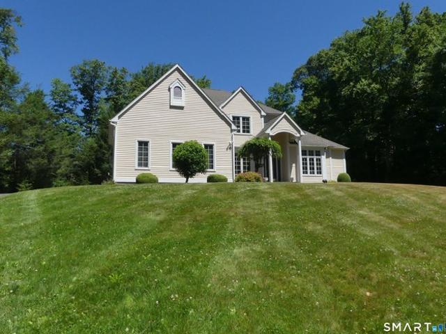 17 D Butterfield Rd, Newtown, CT 06470