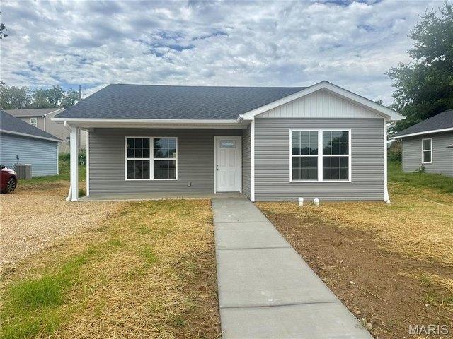 17 Dalton St, Leadington, MO 63601