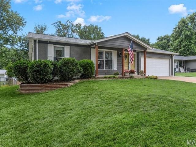 17 Debbie Dr, Saint Peters, MO 63376