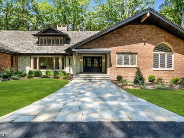 17 Deerhill Drive