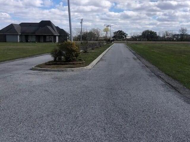 17 Delcambre Rd, Breaux Bridge, LA 70517 | MLS #2600005