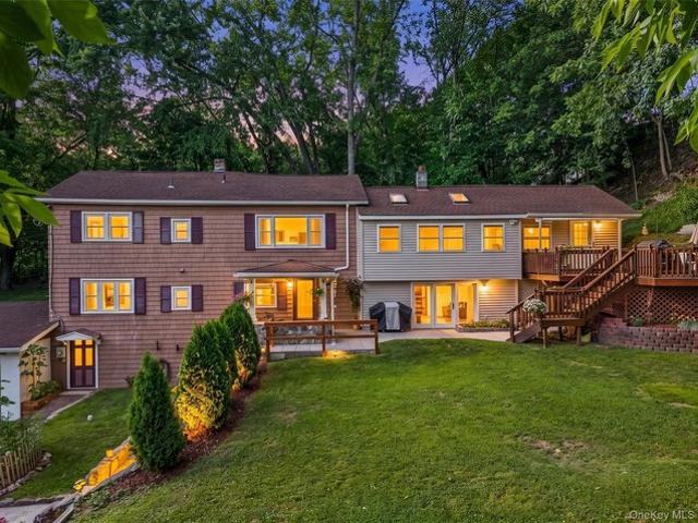 17 Dock Rd, Milton, NY 12547