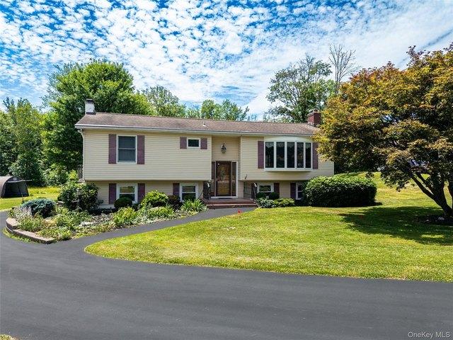 17 Dorett Dr, Wappingers Falls, NY 12590
