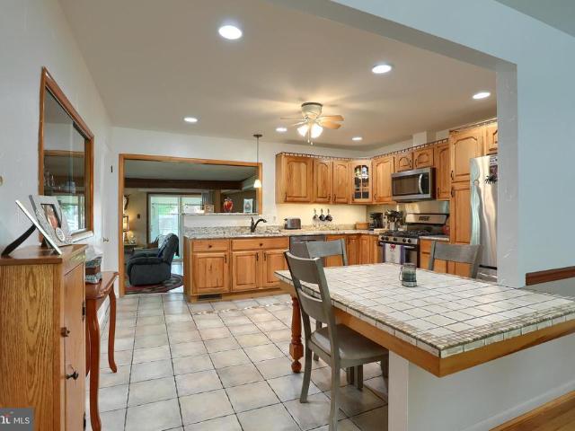 17 Dulles Drive W