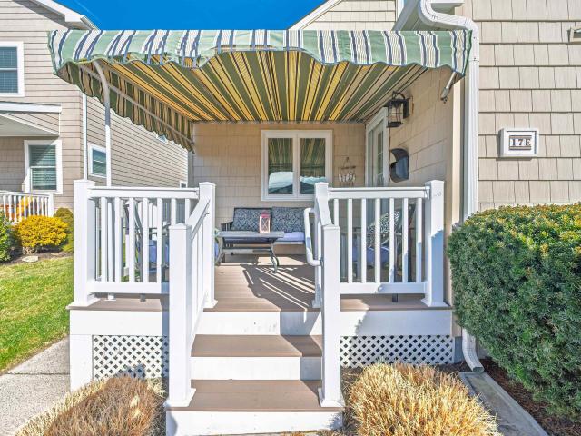 17 E Colmar Circle