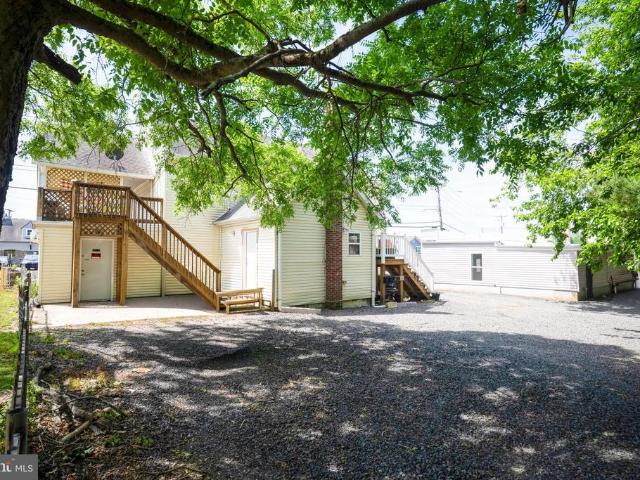 17 E East Main Street