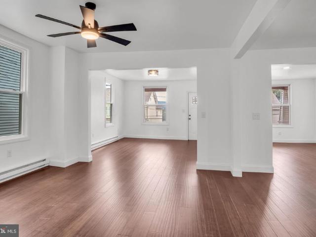 17 E Grand Avenue