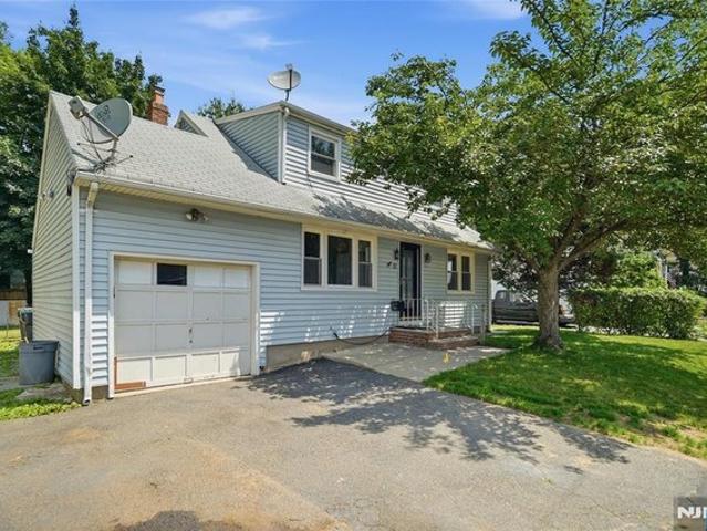 17 E Johnson Ave, Bergenfield, NJ 07621
