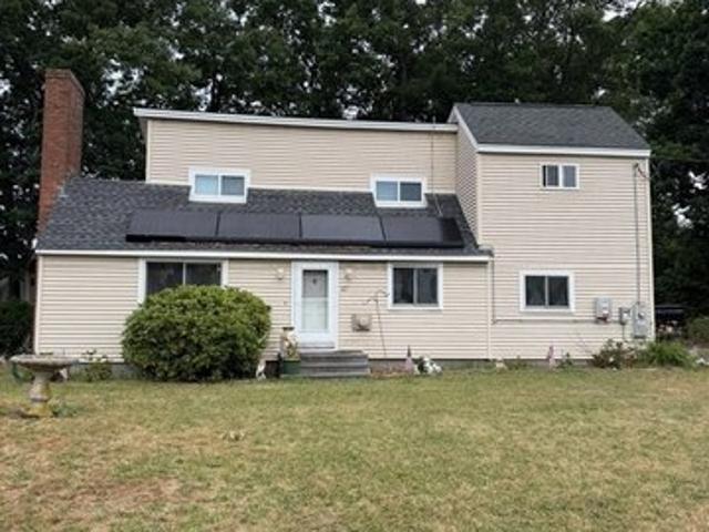 17 E Public St, Freetown, MA 02702