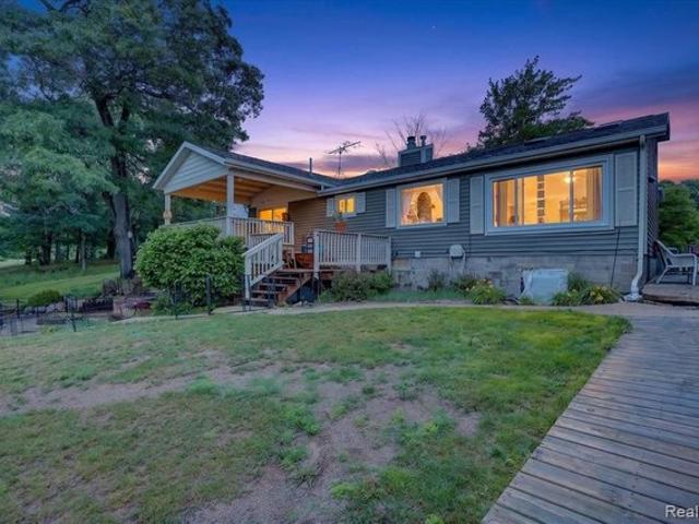 17 E White Lake Dr, Dalton Township, MI 49457