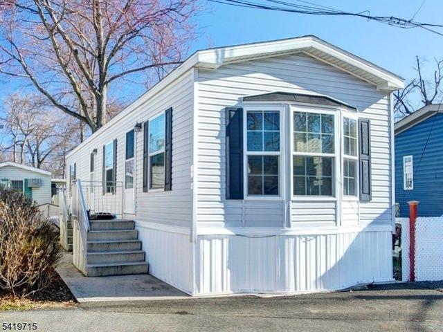 17 E 6th St, Moonachie, NJ 07074