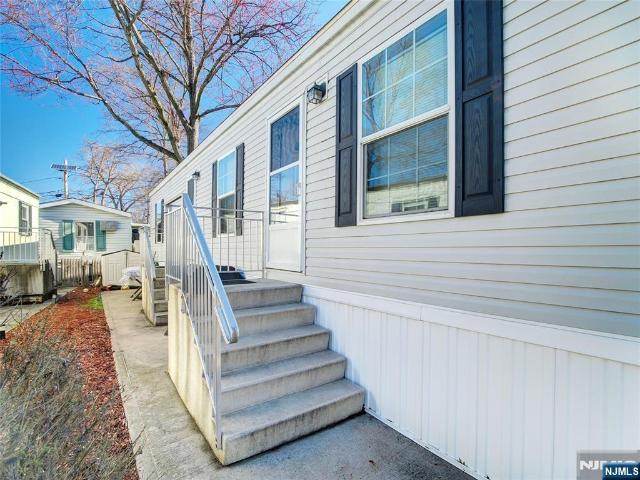 17 E 6th Street