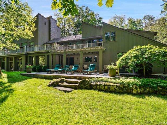 17 Eastwoods Rd, Pound Ridge, NY 10576