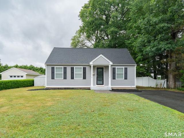 17 Edgewood St, Cromwell, CT 06416