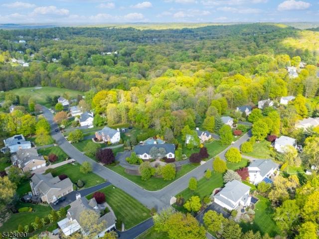 17 Elmwood Dr