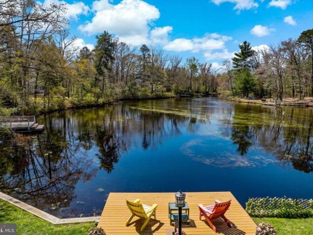 17 Elm Dr, Medford, NJ 08055