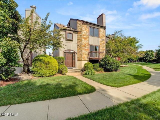 17 Emerald Lane
