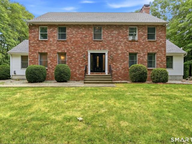 17 Eska Dr, Ledyard, CT 06339