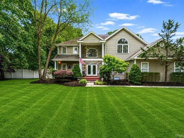 17 Esplanade Dr, Patchogue, NY 11772