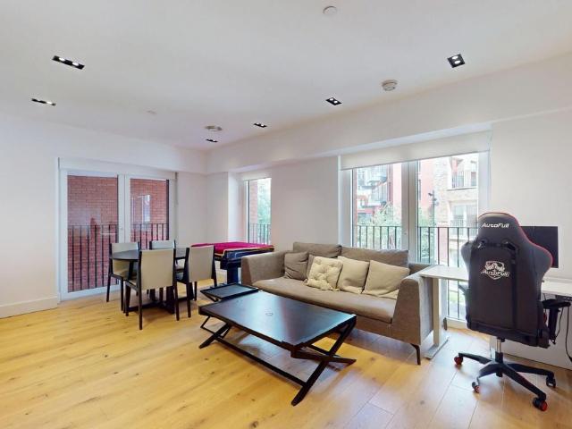 17 Exchange Gardens, Nine Elms, London SW8, 1 bed flat to rent, £2,850 pcm | PrimeLocation