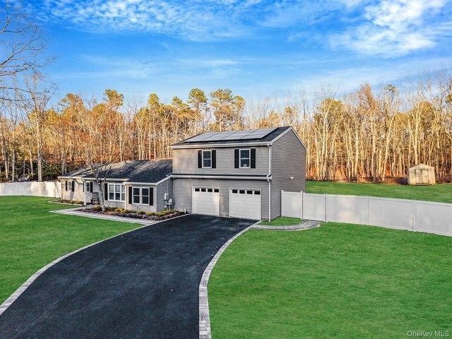 17 Fairway Dr, Manorville, NY 11949