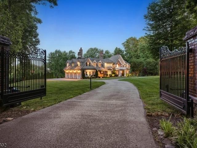 17 Fawn Hill Dr, Harding Township, NJ 07960