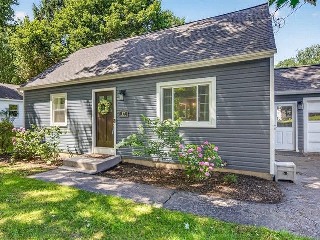 17 Fenton Rd, Rochester, NY 14624