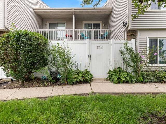 17 Fernwood Dr, Bolingbrook, IL 60440