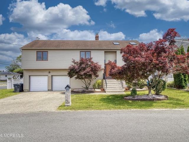 17 Fontainebleau Dr, Brick, NJ 08723