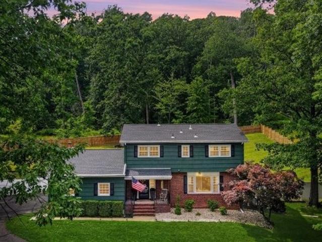 17 Forest Ln, Green Brook, NJ 08812