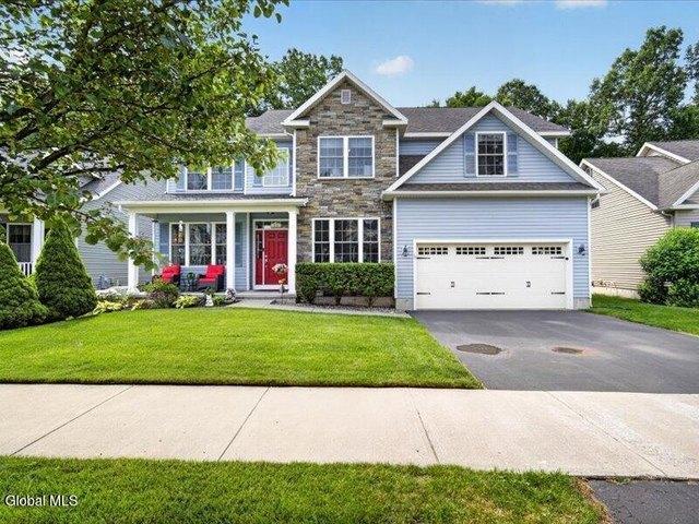 17 Forestbrook Dr, Ballston Lake, NY 12019